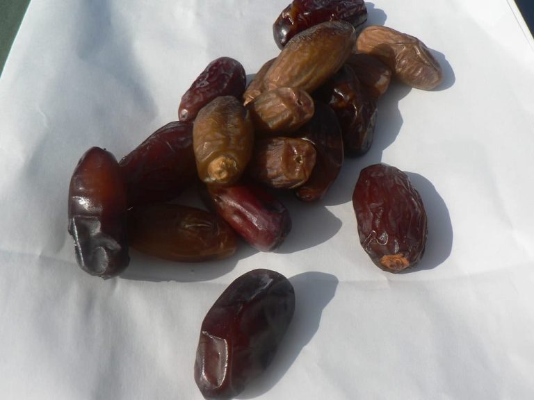 9 Fruits That Contain Iron (With Pictures)