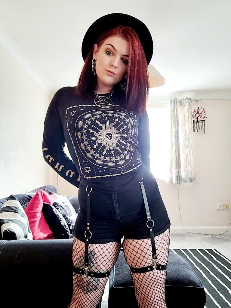 17 Different Types of Goth Styles (With Pictures)