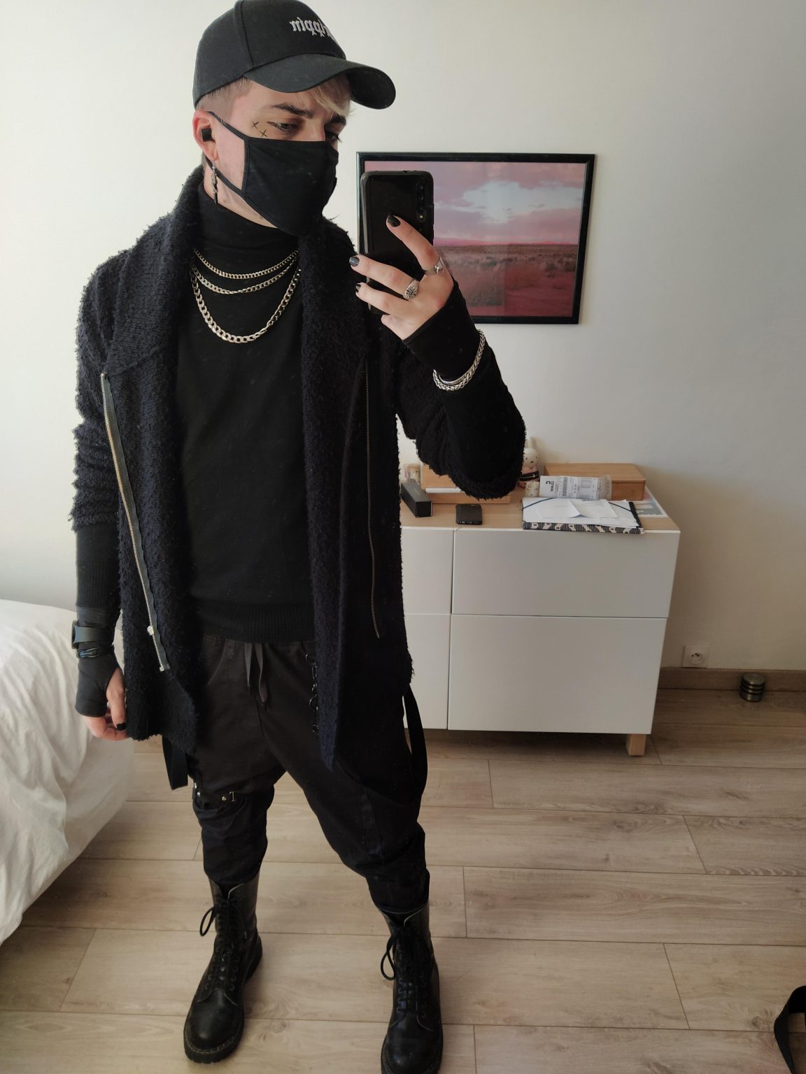 17 Different Types of Goth Styles (With Pictures)