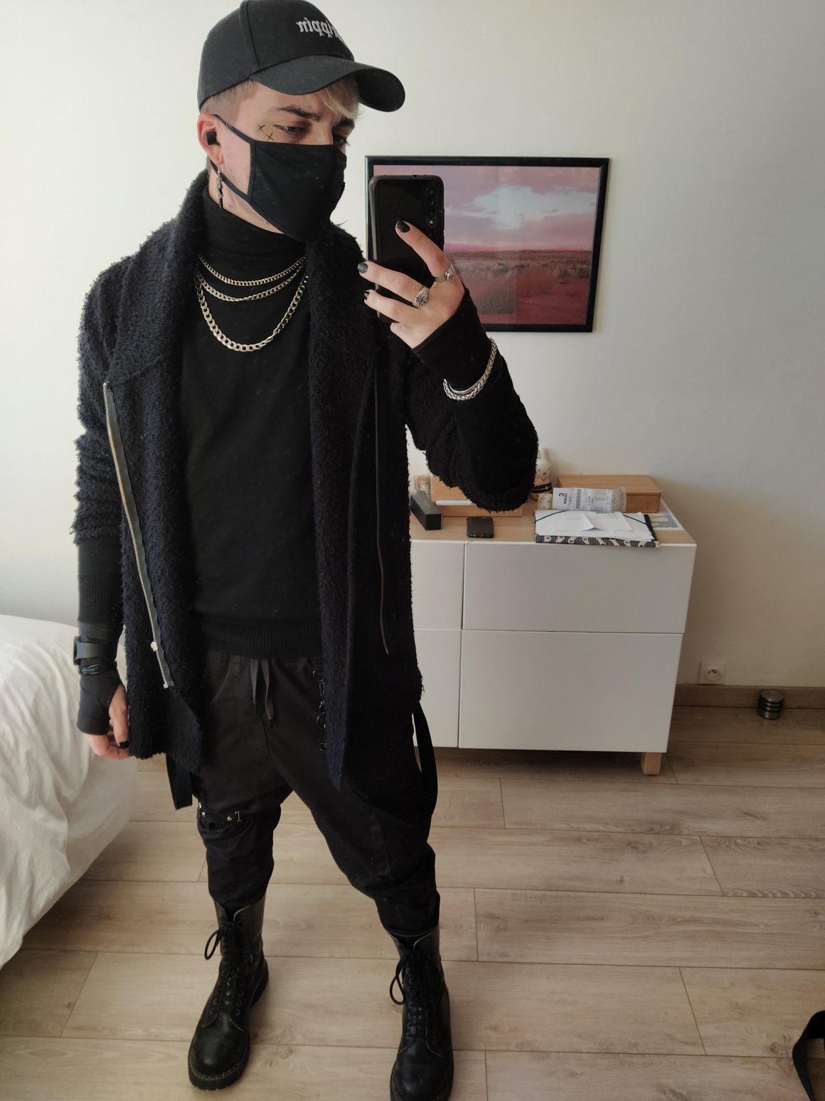 17 Different Types of Goth Styles (With Pictures)