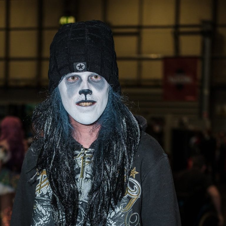 17 Different Types of Goth Styles (With Pictures)