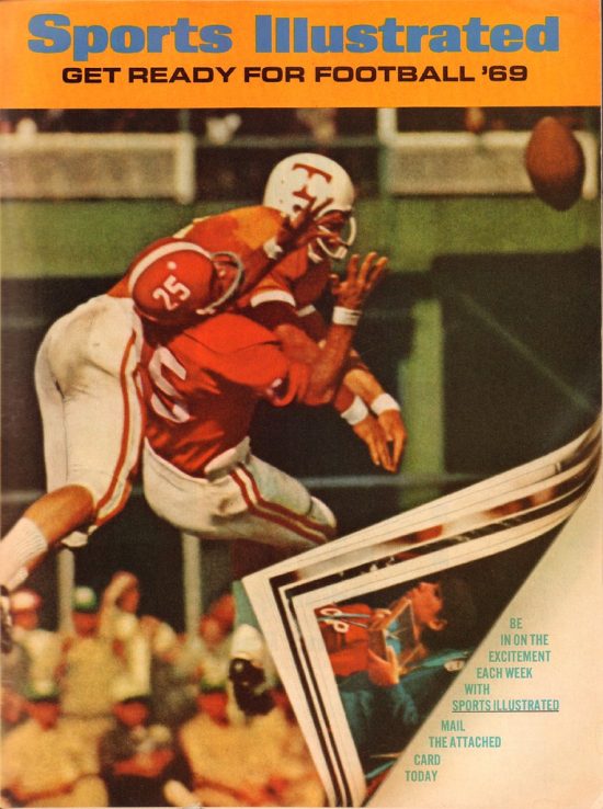 15 Different Types of Magazines Explained