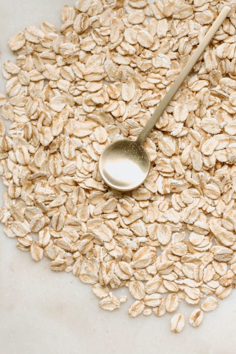Difference Between Oats and Oatmeal, Simply Explained
