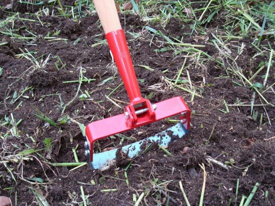 14 Different Types of Garden Hoes Explained