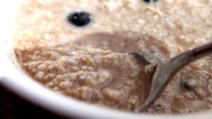 Difference Between Oats and Oatmeal, Simply Explained